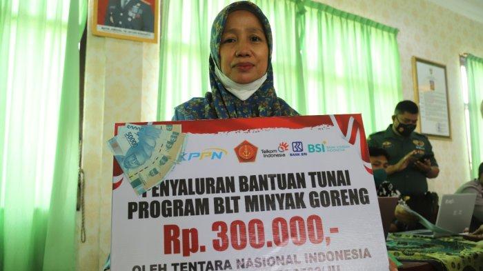 28 Ribu Keluarga Penerima Manfaat Jakarta Utara Terima BLT Minyak Goreng - Tribunjakarta.com