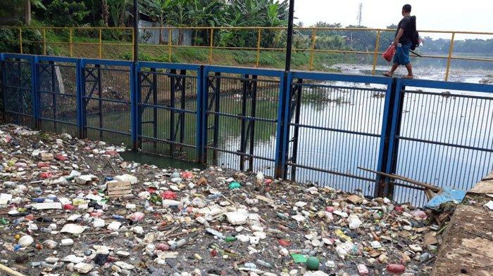 Hari Air Sedunia, Warga Sekitar Setu Parigi Gunakan Air Tercemar Limbah ...