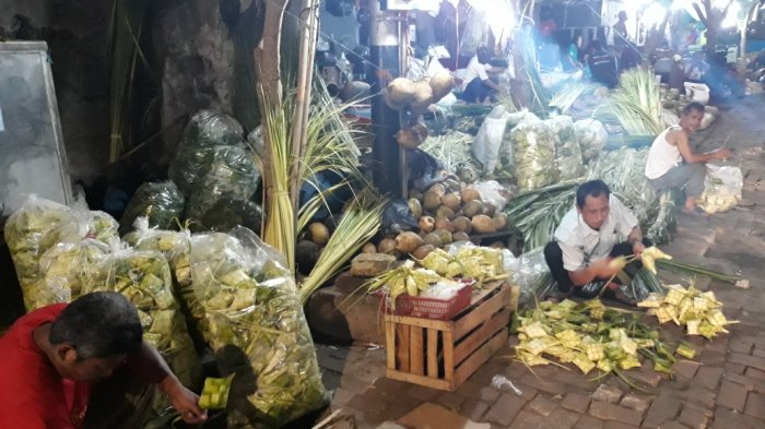 Sambut Tradisi Qunutan, Pedagang Ini Mampu Buat Lebih dari 1000 Kulit ...
