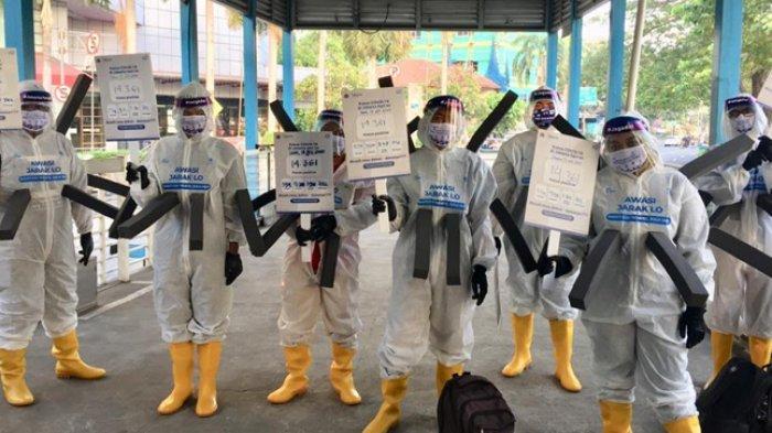 Ada Maskot Manusia Covid di Halte Transjakarta, Ini Penampakannya ...