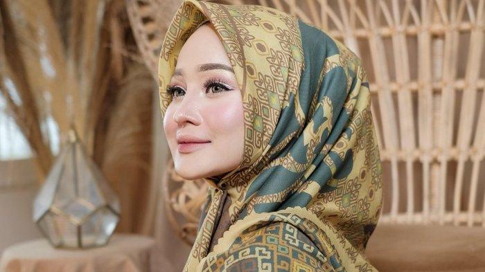 Kubur Impiannya Jadi Bidan, Gadis Cantik Bernama Mentari Merry Ini ...