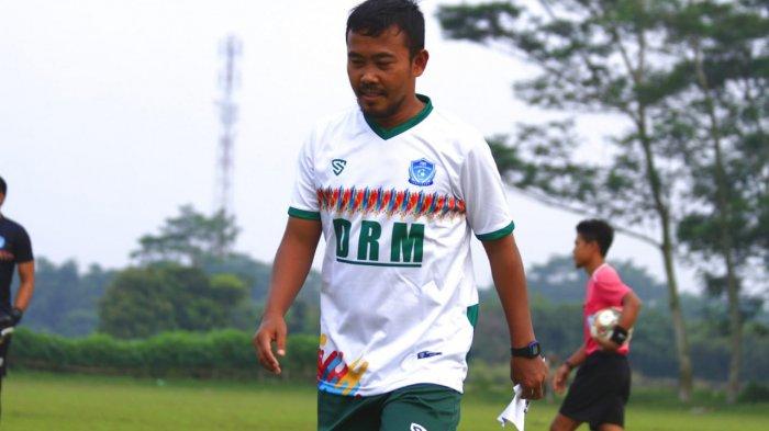 Kompetisi Liga 2 Tak Ada Kejelasan, Staf Pelatih Perserang Mustofa Aji Pilih Main Tarkam ...