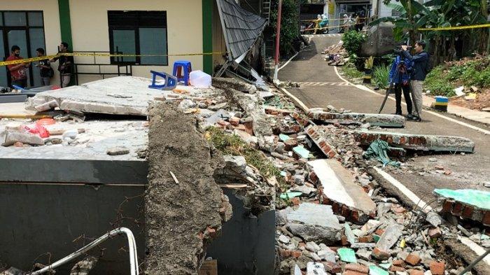 Bawa Sampel Puing Beton, Puslabfor Polri Uji Seberapa Kokoh Tembok MTS 19 Pondok Labu yang Roboh ...