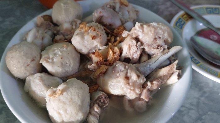 Rasakan Sensasi Makan Bakso Tulang Pak Sabar, Lokasinya Ada di Gang ...
