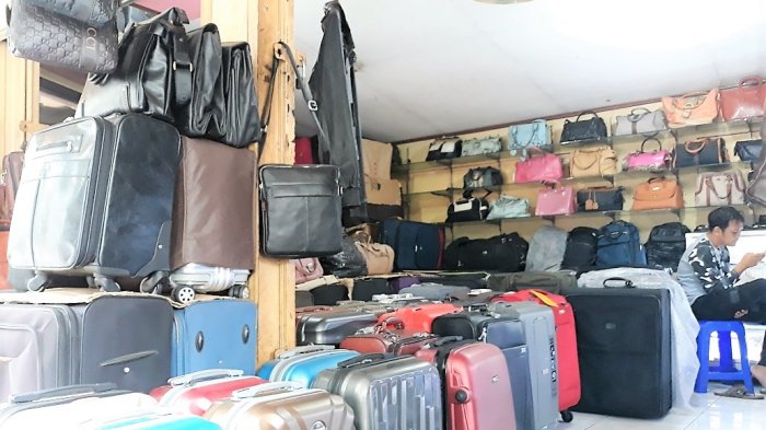 Pedagang Koper di Jalan Surabaya Berikan Tips untuk Pembeli ...