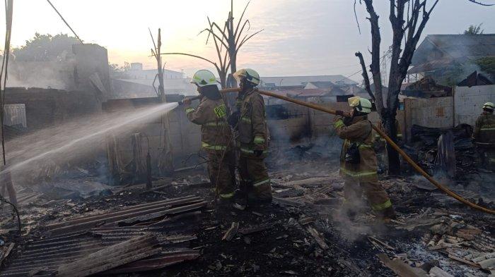 Korsleting Buat 40 Rumah Warga Cakung Ludes Terbakar, Kerugian Capai Rp 600 Juta - Tribunjakarta.com