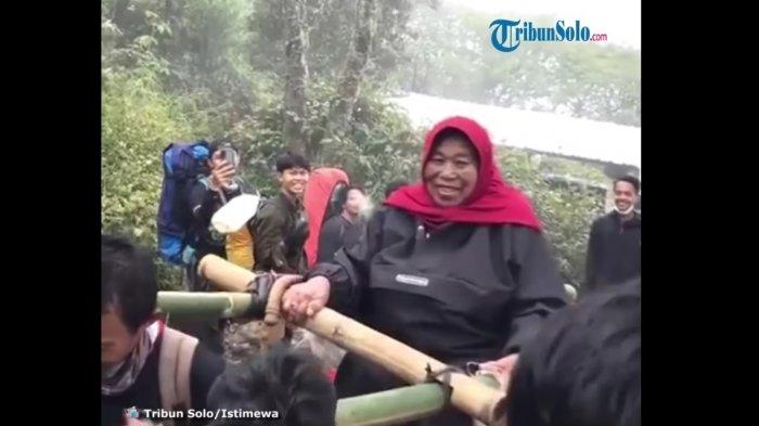 Pemilik Warung di Puncak Gunung Lawu Hargo Dalem Mbok Yem Ditandu ...
