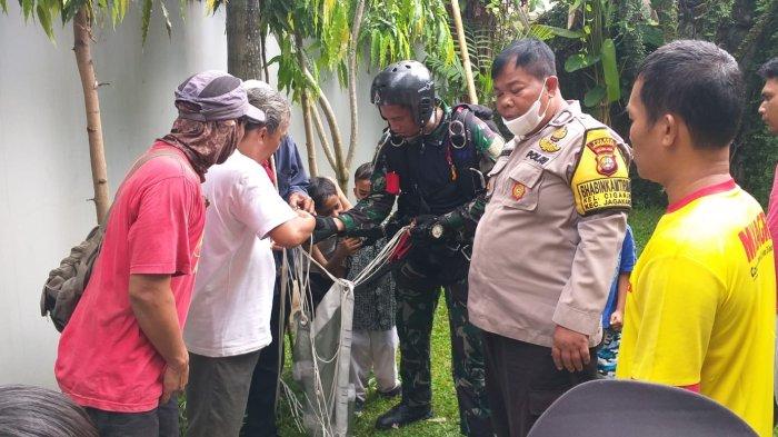 Penerjun Payung TNI Mendarat di Rumah Dokter, Kondisi Angin Berubah di ...