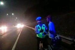 Pengendara Motor Masuk Jalan Tol JORR Menuju Jatiasih, Aksinya Viral, Pelaku Dalam Kondisi Mabuk ...