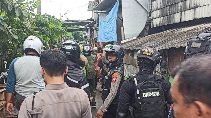 Polisi Diserang saat Gerebek Kampung Bahari, Lemparan Batu Bikin Anggota Polsek Tanjung Priok ...