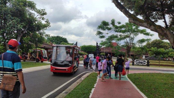 Pengunjung TMII Pilih Jalan Kaki Gegara Fasilitas Bus Listrik Gratis ...