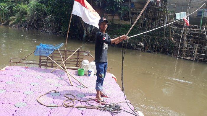 Melihat Perahu Getek Penyambung Warga Jakarta Selatan dan Timur di ...