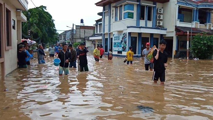 Perumahan Pondok Maharta Pondok Aren Terendam Banjir Hingga Satu Meter ...