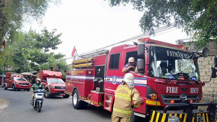 Lantai 58 Menara Astra Keluarkan Asap: 12 Unit Mobil Damkar Dikerahkan ...