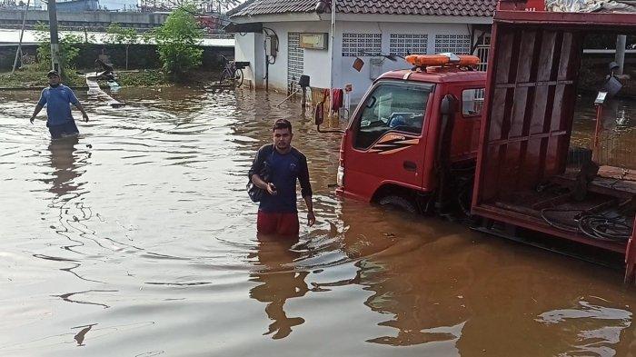 BPBD Ingatkan Wilayah Pesisir Jakarta Waspada Banjir ROB Mulai 3-10 Januari 2023 - Tribunjakarta.com