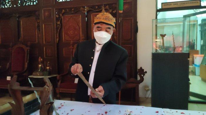 1 Suro, Museum Pusaka TMII Gelar Penjamasan Benda Pusaka: Pemandian ...