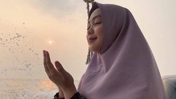 Intip Isi Mobil Mewah Milik Ria Ricis, Ada Peralatan Tidur hingga ...