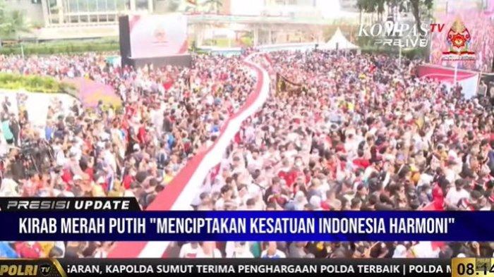 Ribuan Orang Ikuti Kirab Merah Putih, Bendera Sepanjang 1,7 Km Dibentangkan Mulai Monas hingga ...