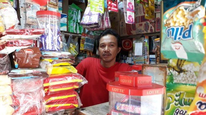 Rokok dan Minuman Kemasan Jadi Komoditas Andalan di Warung ...