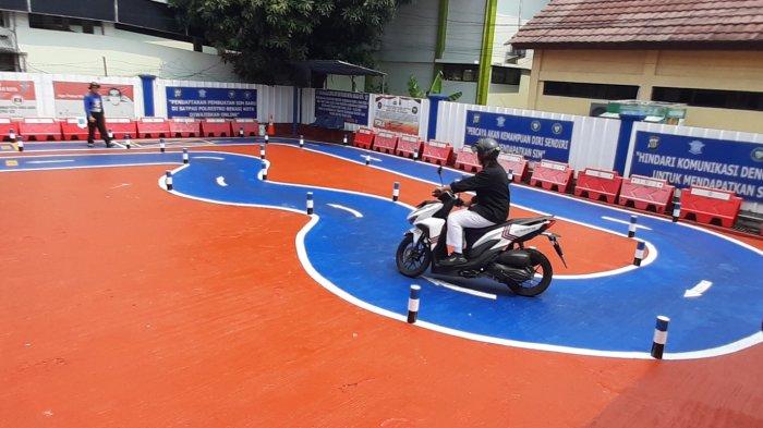 Melihat Penerapan Ujian Praktik SIM Rute S di Polres Metro Bekasi Kota ...