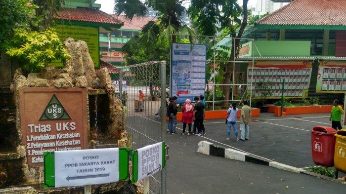 Datangi SMA 78 Jakarta Orang Tua Murid Cari Informasi Pendaftaran ...