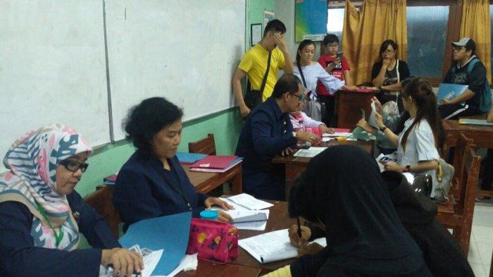 Hari Pertama Pendaftaran PPDB 2019 Jalur Zonasi di SMA 2 Jakarta Berjalan Tertib - Tribunjakarta.com