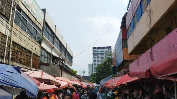 Camat Tegaskan Pengunjung Pasar Kebayoran Lama Wajib Patuhi PSBB - Tribunjakarta.com