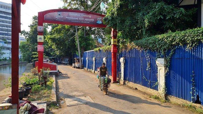 Melihat dari Dekat Aktivitas di Kampung Starling, Pedagang Kopi ...