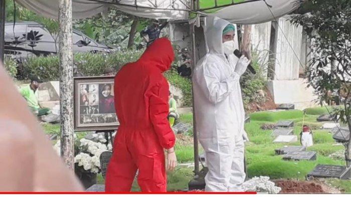 Kata-kata Terakhir Teddy Syach Kepada Rina Gunawan Sebelum Wafat ...