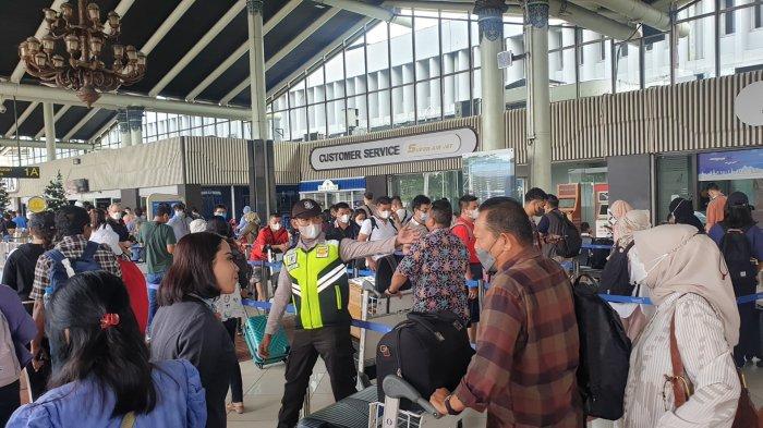 Hari Raya Imlek 2023, Ratusan Ribu Penumpang Padati Bandara Soekarno-Hatta - Tribunjakarta.com