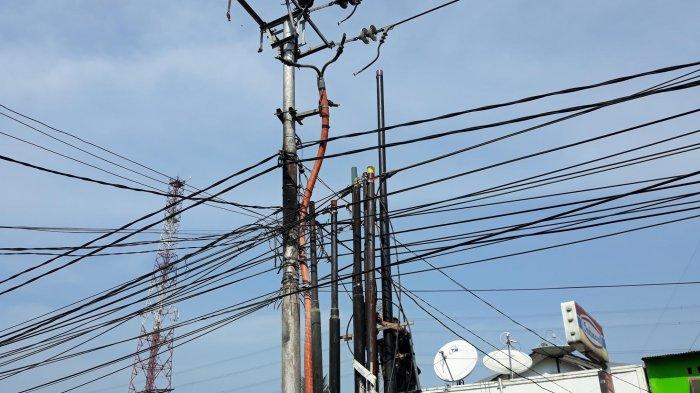 PLN Sebut Penyebab Kebakaran Tiang Listrik di Ciputat karena Banyak ...