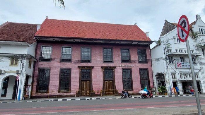 Menilik Sejarah Toko Merah, Bangunan Artistik Bekas Peninggalan Belanda ...