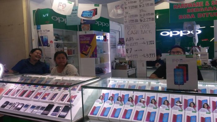 Sepi Pengunjung, Karyawan Toko Ponsel di Roxy: Kalau Dipikirin Bisa ...