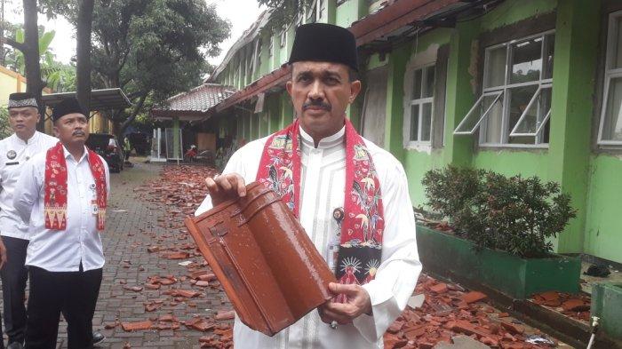 Atap Kelas SMKN 24 Ambruk, Wali Kota: Murid Bisa Geger Otak Kalau Kena ...