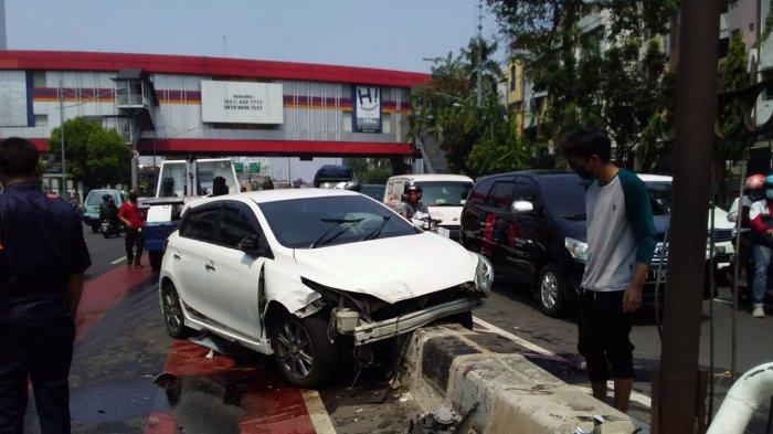 Tabrak Trotoar hingga Pengendara Sepeda Motor di Senen, Pengemudi Toyota Yaris Diduga Tak Hati ...