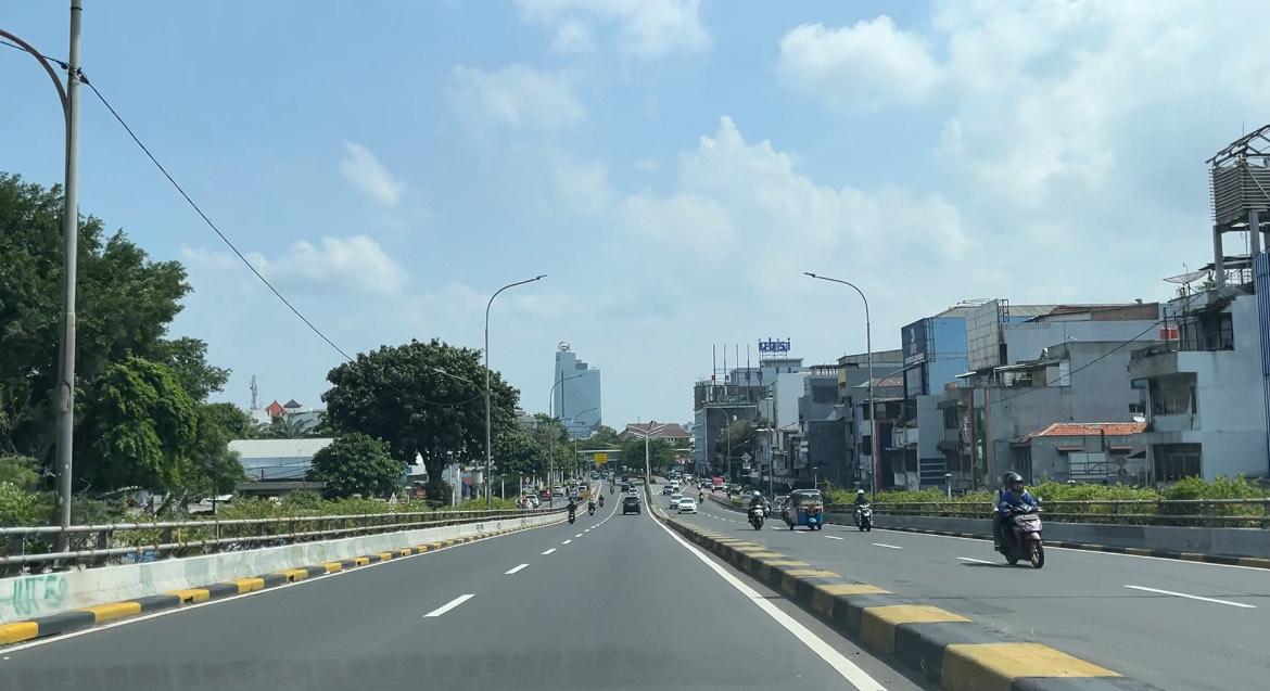 Masa Kampanye Pemilu 2024 Berakhir, Flyover Senen Bersih dari Bendera ...