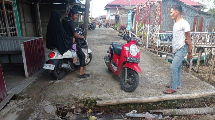 Kerusakan Jalan Kopra Parit 6 Kampung Laut Tanjab Timur Cukup Parah ...