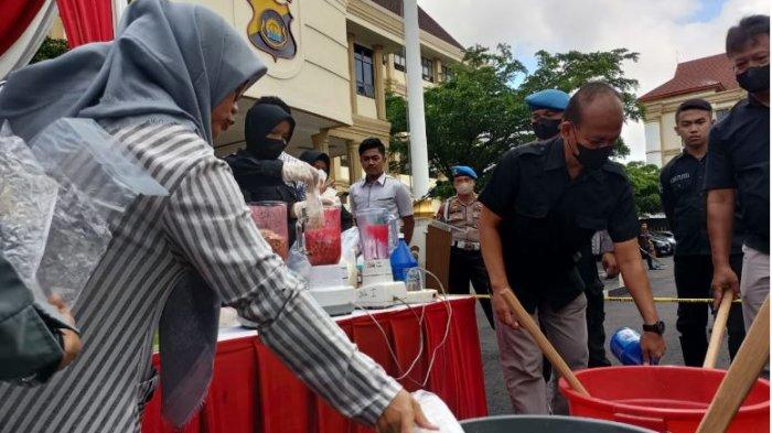BB 45 Kg Sabu dan 24 Ribu Pil Ekstasi yang Dimusnahkan Polda Jambi Bernilai Rp65 Miliar ...