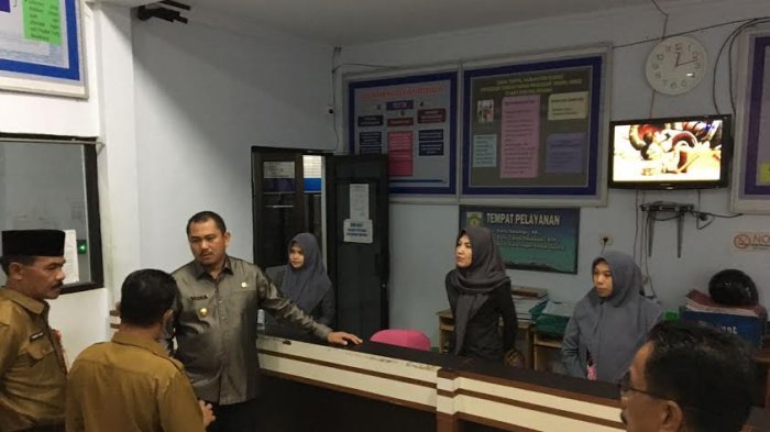 GALERI FOTO: Sidak di Hari Pertama Masuk Kerja. Sejumlah ASN Nambah Libur - Tribunjambi.com