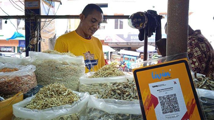 Mulai Transaksi Digital, Pedagang Pasar Angso Duo: Lebih Mudah, Gak ...