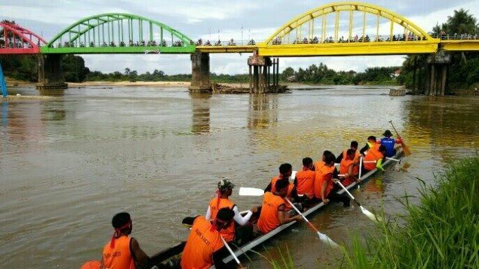 Jangan Ketinggalan, Besok Ada Lomba Pacu Perahu di Jembatan Beatrix ...