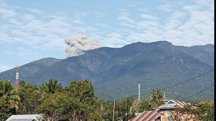 Gunung Marapi Sumbar Erupsi Kamis Siang, Kolom Abu Capai 1 Km ...