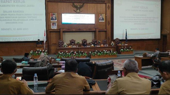 Pandangan Umum Fraksi DPRD Muaro Jambi, PDIP Beri Catatan - Tribunjambi.com Pandangan Umum Fraksi DPRD Muaro Jambi, PDIP Beri Catatan - Tribunjambi.com