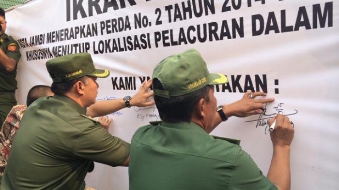 Ratusan Tanda Tangan Warnai Ikrar Penutupan Pucuk dan Langit Biru ...