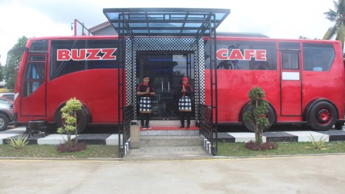 Buzz Cafe, Hadirkan Sensasi Bersantap di Dalam Bus - Tribunjambi.com