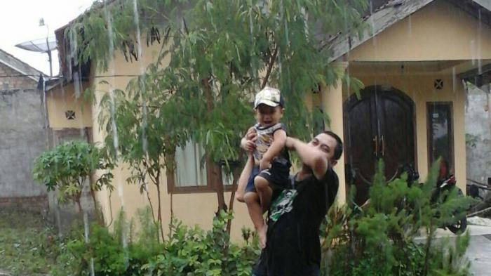 Ayo Mandi Hujan? Ini Manfaat 'Tersembunyi' yang Jarang Diketahui Orang ...