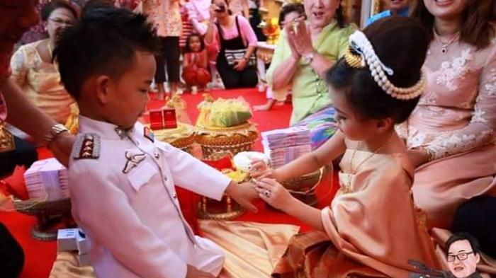 Acara Tunangan Bocah Ini Bikin Heboh Netizen - Tribunjambi.com