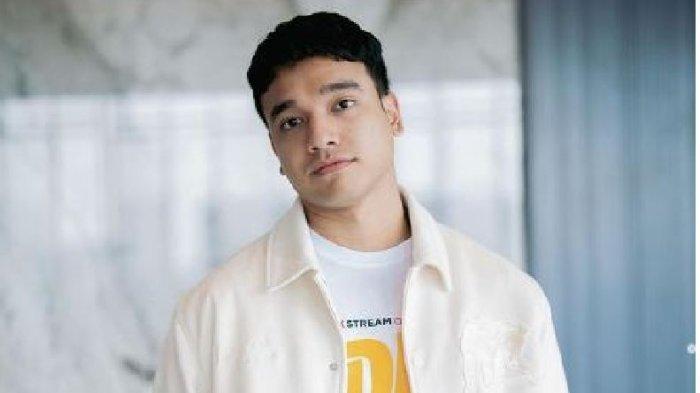 Postingan Fadly dengan Sosok ini jadi Sorotan: Dia milik ku ...