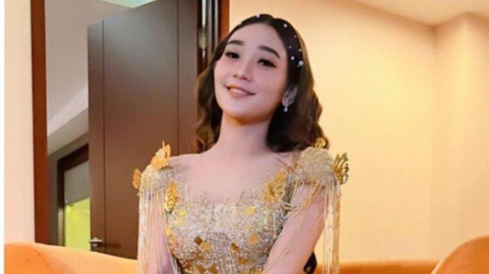 Profil dan Biodata Difarina Indra, Alami Kecelakaan Mobil Tol Jombang Mojokerto - Halaman 1 ...