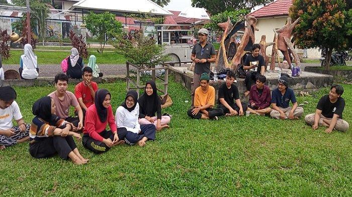 KISAH Titas Suwanda dari Hobi Menulis Hingga Jadi Seniman Teater ...